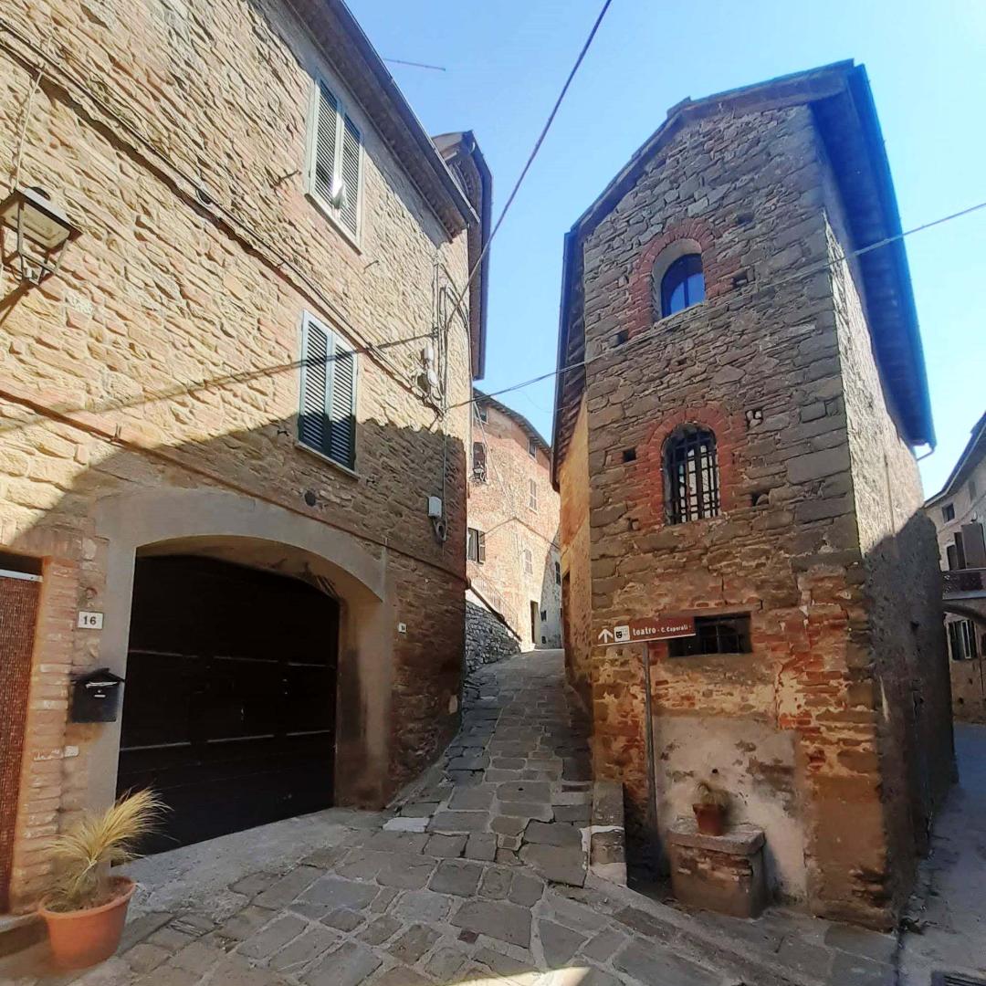 Panicale, the medieval village that overlooks Lake Trasimeno en - | www ...